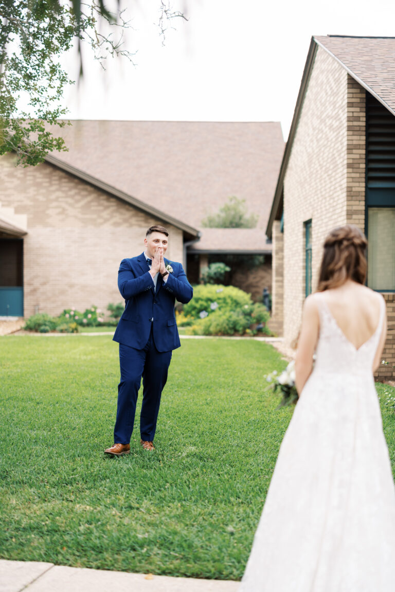 Pros and Cons of a First Look: Is It Right for Your Wedding ...