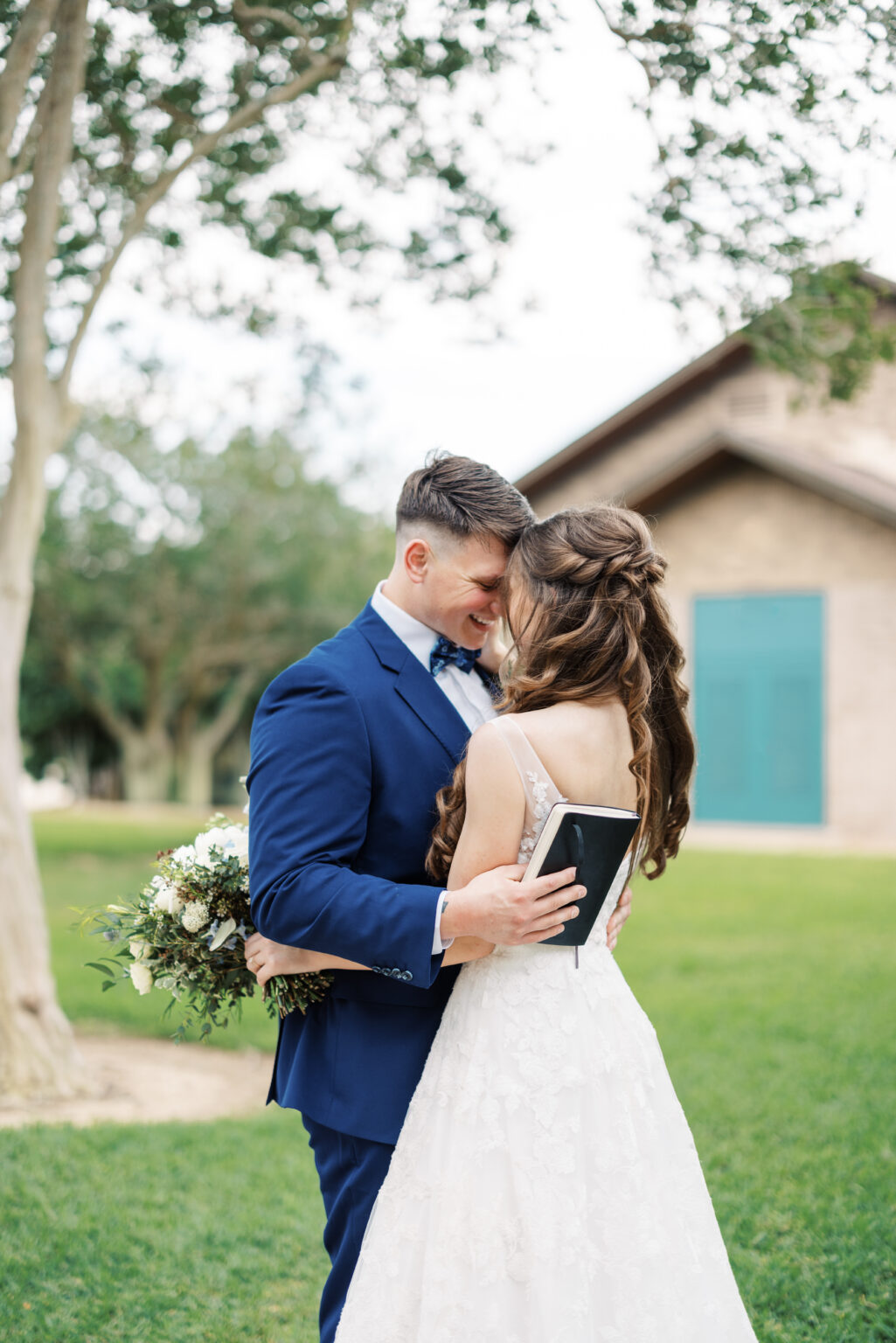 Pros and Cons of a First Look: Is It Right for Your Wedding ...