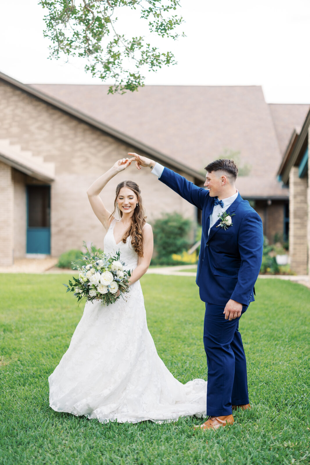 Pros and Cons of a First Look: Is It Right for Your Wedding ...