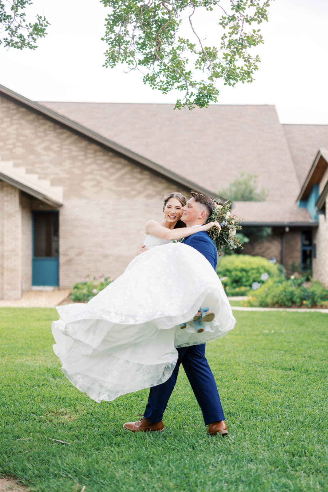 Pros and Cons of a First Look: Is It Right for Your Wedding ...